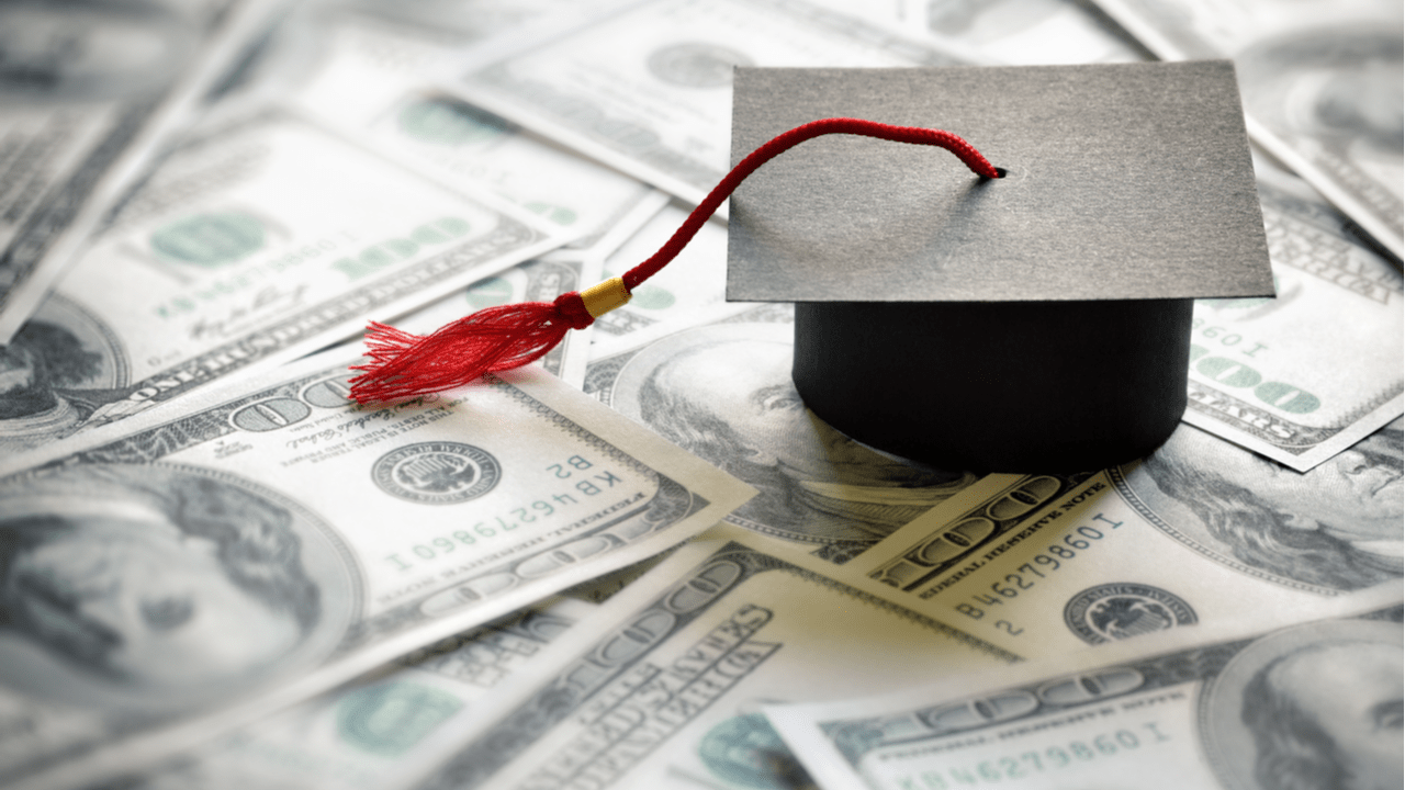 Scholarship Essays: Detailed Guide & Sample Questions For Practice ...